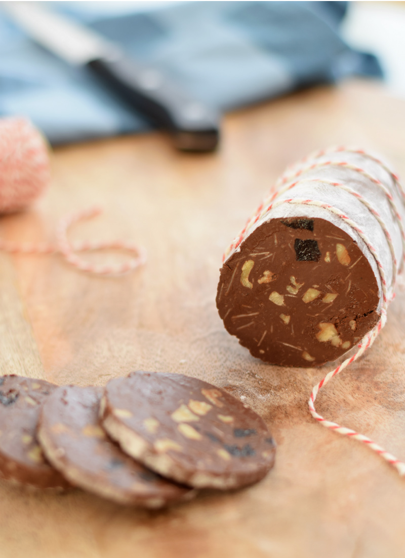 Chocolade salami met abrikoos en walnoot - Anniepannie.nl