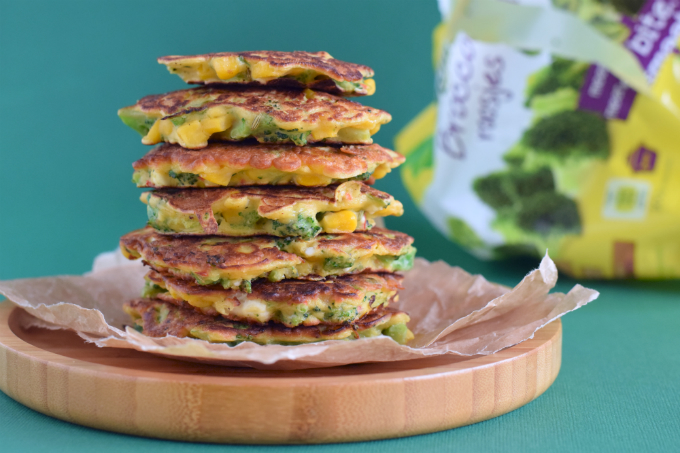 Maiskoekjes met broccoli, rode peper en feta - Anniepannie.nl